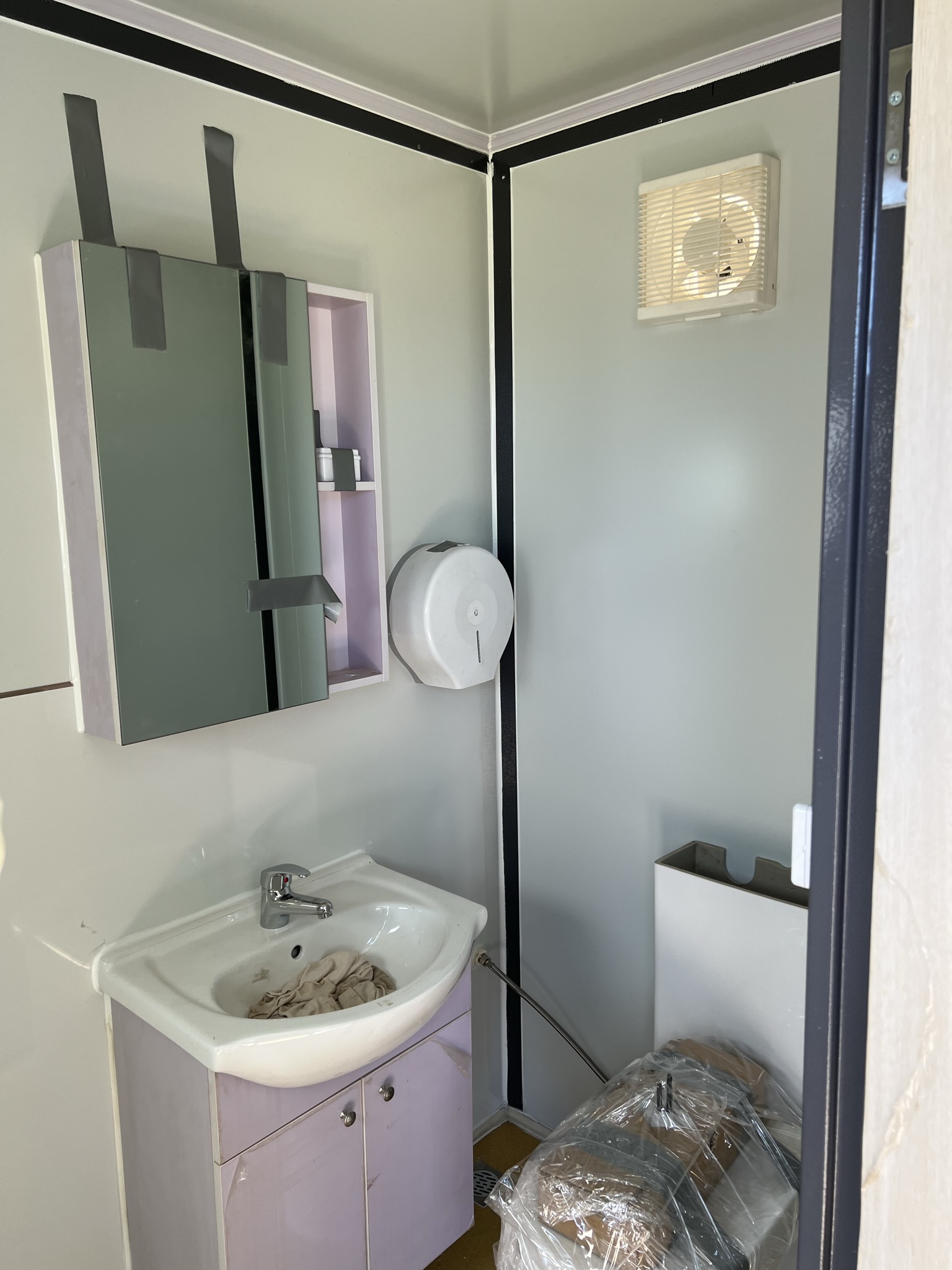 Accommodation Unit with Toilet/Shower - Perth Equipment Sales