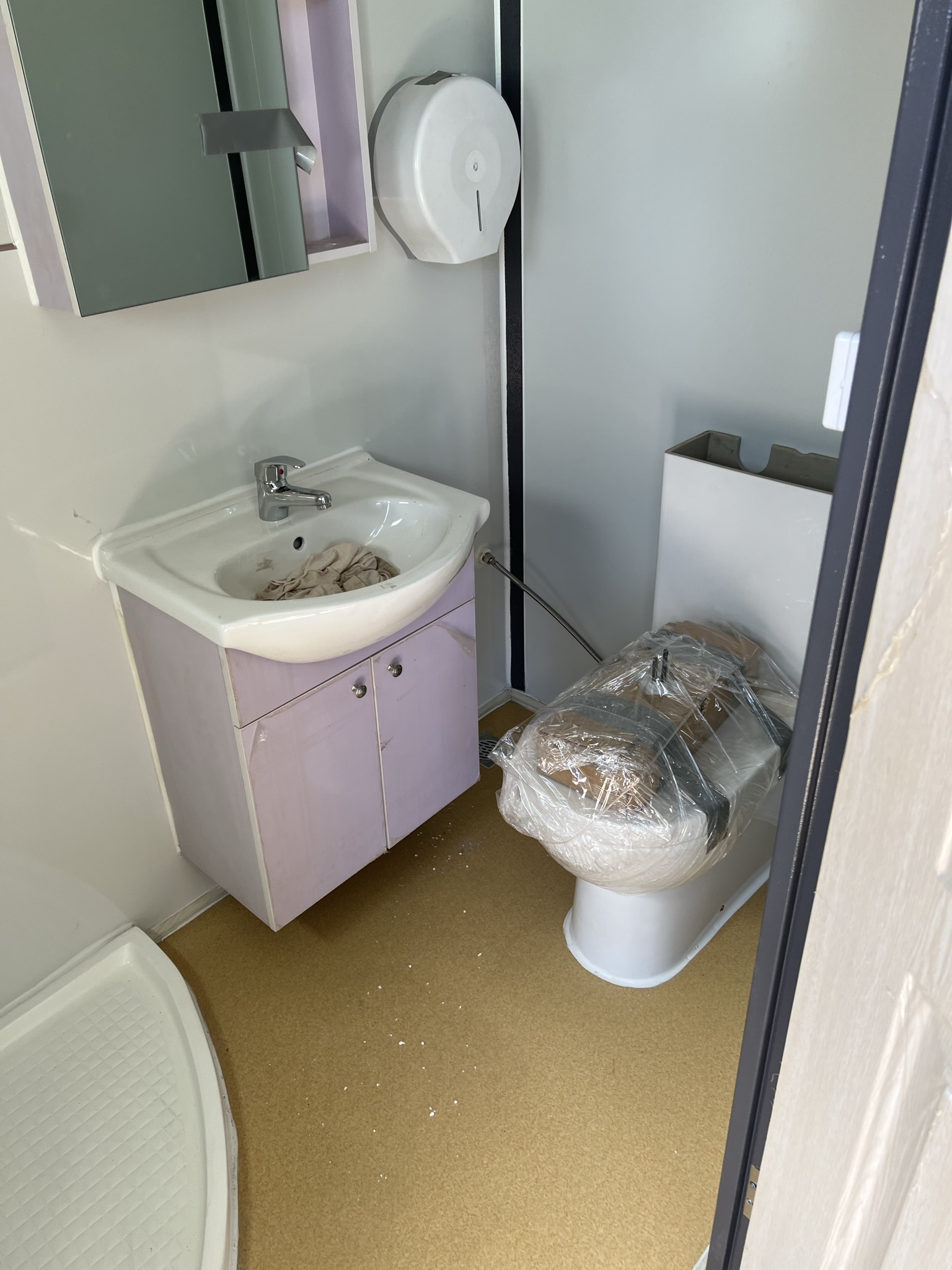 Accommodation Unit with Toilet/Shower - Perth Equipment Sales